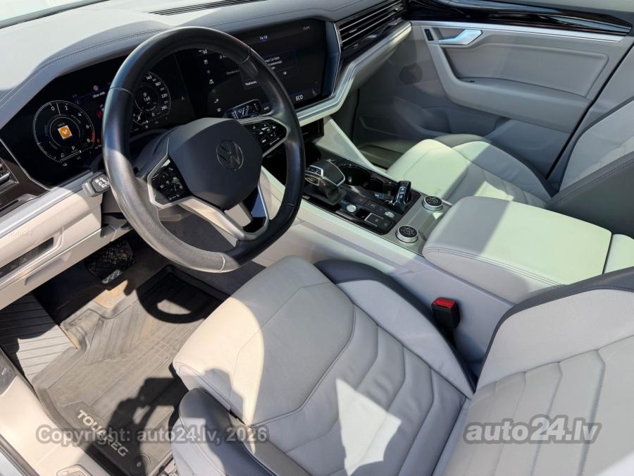 Pelēks Volkswagen Touareg 2023 Viljandi, ar dzinēja tilpumu 3.00 L un nobraukumu 140 tūkst. km par 49500 €, foto 10 vietnē AUTOMOTO.COM.LV