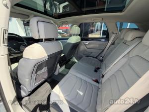 Pelēks Volkswagen Touareg 2023 Viljandi, ar dzinēja tilpumu 3.00 L un nobraukumu 140 tūkst. km par 49500 €, foto 13 vietnē AUTOMOTO.COM.LV