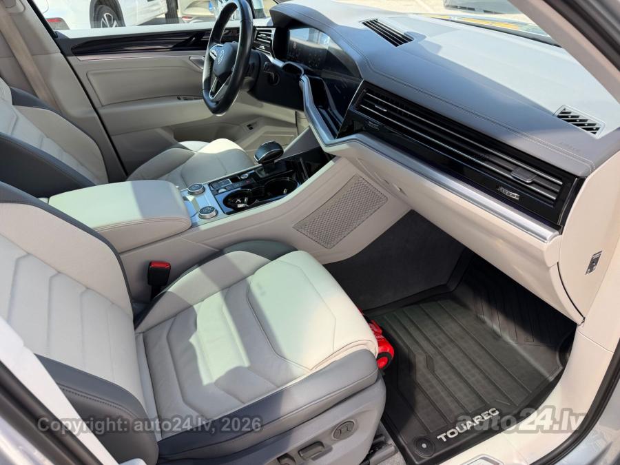Pelēks Volkswagen Touareg 2023 Viljandi, ar dzinēja tilpumu 3.00 L un nobraukumu 140 tūkst. km par 49500 €, foto 14 vietnē AUTOMOTO.COM.LV