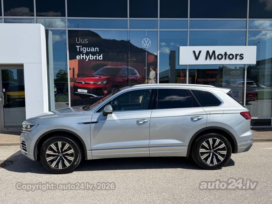 Pelēks Volkswagen Touareg 2023 Viljandi, ar dzinēja tilpumu 3.00 L un nobraukumu 140 tūkst. km par 49500 €, foto 18 vietnē AUTOMOTO.COM.LV