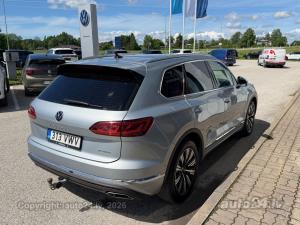 Pelēks Volkswagen Touareg 2023 Viljandi, ar dzinēja tilpumu 3.00 L un nobraukumu 140 tūkst. km par 49500 €, foto 19 vietnē AUTOMOTO.COM.LV