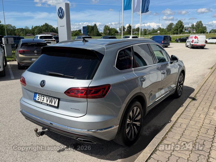 Pelēks Volkswagen Touareg 2023 Viljandi, ar dzinēja tilpumu 3.00 L un nobraukumu 140 tūkst. km par 49500 €, foto 19 vietnē AUTOMOTO.COM.LV