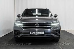 Grey Volkswagen Touareg 2023 in Tallinn, with an engine capacity of 3.00 L and mileage of 151 thousand km for 39200 €, photo 3 on AUTOMOTO.COM.LV