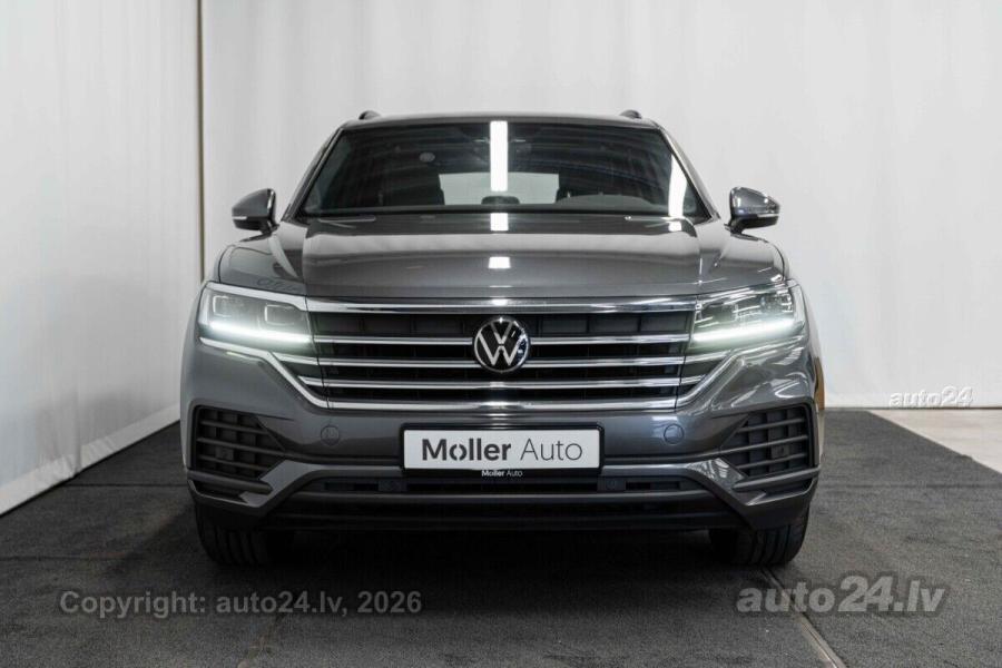 Grey Volkswagen Touareg 2023 in Tallinn, with an engine capacity of 3.00 L and mileage of 151 thousand km for 39200 €, photo 3 on AUTOMOTO.COM.LV