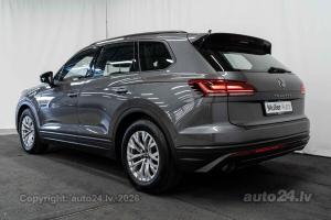 Grey Volkswagen Touareg 2023 in Tallinn, with an engine capacity of 3.00 L and mileage of 151 thousand km for 39200 €, photo 4 on AUTOMOTO.COM.LV