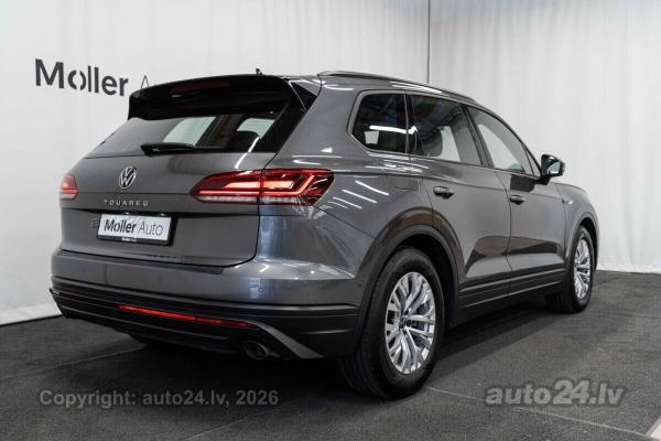 Grey Volkswagen Touareg 2023 in Tallinn, with an engine capacity of 3.00 L and mileage of 151 thousand km for 39200 €, photo 5 on AUTOMOTO.COM.LV
