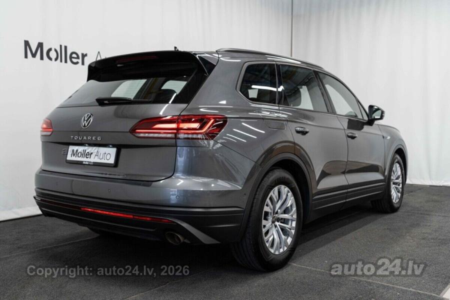 Grey Volkswagen Touareg 2023 in Tallinn, with an engine capacity of 3.00 L and mileage of 151 thousand km for 39200 €, photo 5 on AUTOMOTO.COM.LV