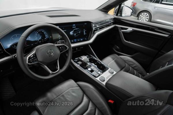 Grey Volkswagen Touareg 2023 in Tallinn, with an engine capacity of 3.00 L and mileage of 151 thousand km for 39200 €, photo 9 on AUTOMOTO.COM.LV