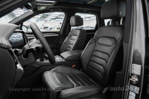 Grey Volkswagen Touareg 2023 in Tallinn, with an engine capacity of 3.00 L and mileage of 151 thousand km for 39200 €, photo 15 on AUTOMOTO.COM.LV