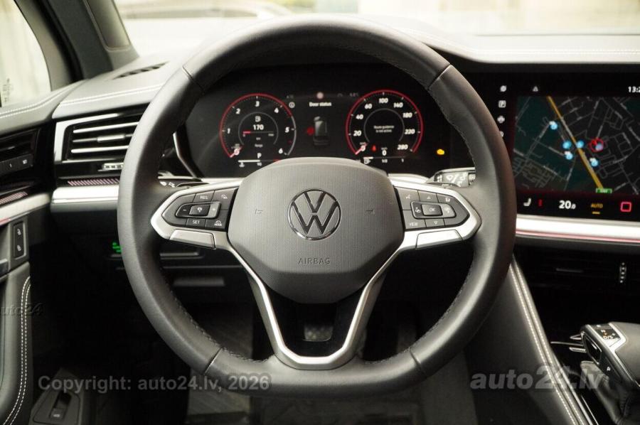 Pelēks Volkswagen Touareg 2024 Tallina, ar dzinēja tilpumu 3.00 L un nobraukumu 0 tūkst. km par 65000 €, foto 23 vietnē AUTOMOTO.COM.LV