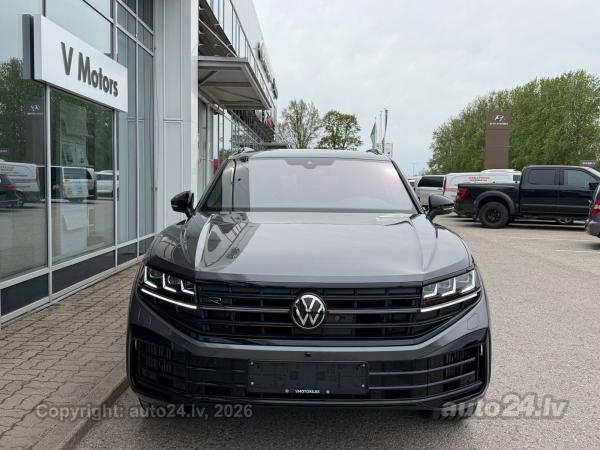 Grey Volkswagen Touareg 2026 in Viljandi, with an engine capacity of 3.00 L and mileage of 1 thousand km for 105843 €, photo 7 on AUTOMOTO.COM.LV