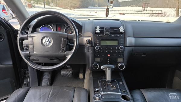 Volkswagen Touareg 2005 in Vilnius, with an engine capacity of 3.00 L and mileage of 215 thousand km for 3400 €, photo 8 on AUTOMOTO.COM.LV
