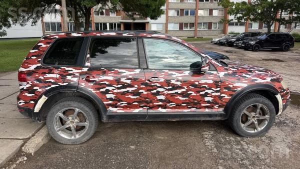 Sarkans Volkswagen Touareg 2004 Rēzekne, ar dzinēja tilpumu 2.50 L un nobraukumu 300 tūkst. km par 1000 €, foto 2 vietnē AUTOMOTO.COM.LV
