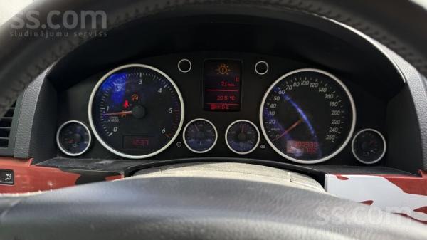 Sarkans Volkswagen Touareg 2004 Rēzekne, ar dzinēja tilpumu 2.50 L un nobraukumu 300 tūkst. km par 1000 €, foto 8 vietnē AUTOMOTO.COM.LV