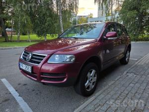 Red Volkswagen Touareg 2005 in Riga, with an engine capacity of 2.50 L and mileage of 270 thousand km for 2200 €, photo 4 on AUTOMOTO.COM.LV