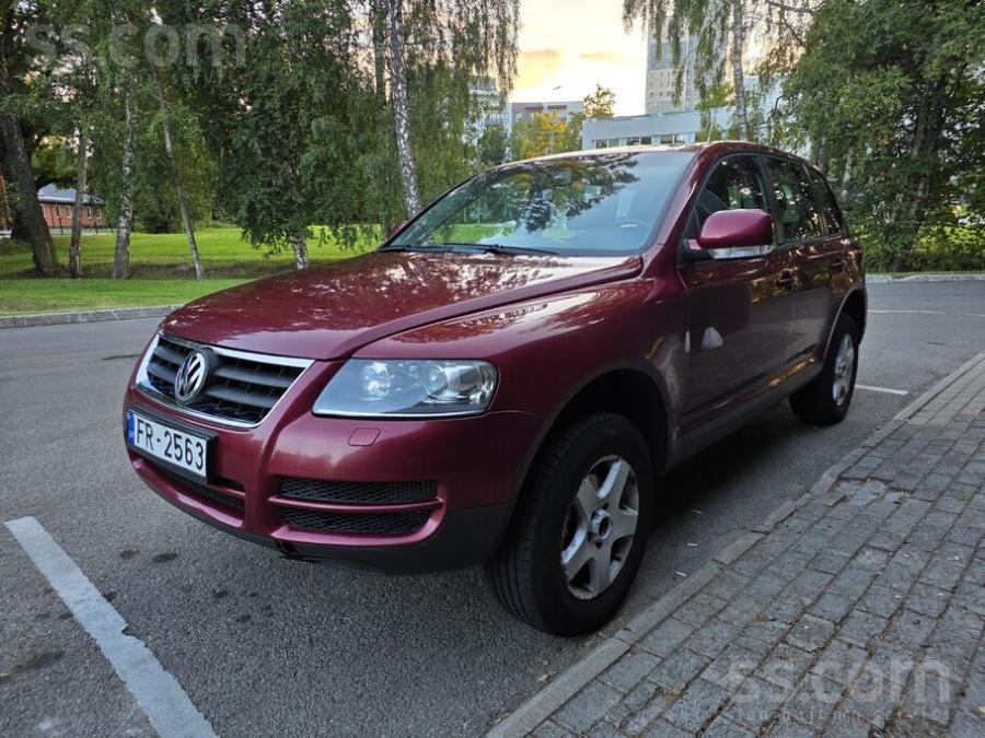 Red Volkswagen Touareg 2005 in Riga, with an engine capacity of 2.50 L and mileage of 270 thousand km for 2200 €, photo 4 on AUTOMOTO.COM.LV