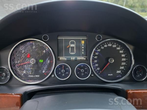 Фольксваген Туарег 2005 в Рига на AUTOMOTO.COM.LV Красный Фольксваген Туарег 2005 в Рига, объемом двигателя 2.50 л и пробегом 270 тыс. км за 2200 €, фото 5 на AUTOMOTO.COM.LV