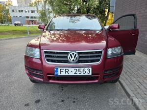 Red Volkswagen Touareg 2005 in Riga, with an engine capacity of 2.50 L and mileage of 270 thousand km for 2200 €, photo 15 on AUTOMOTO.COM.LV