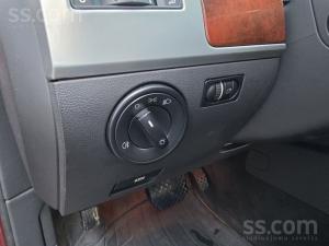 Red Volkswagen Touareg 2005 in Riga, with an engine capacity of 2.50 L and mileage of 270 thousand km for 2200 €, photo 20 on AUTOMOTO.COM.LV