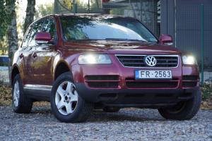 Sarkans Volkswagen Touareg 2005 Rīga, ar dzinēja tilpumu 2.50 L un nobraukumu 268 tūkst. km par 2490 €, foto 5 vietnē AUTOMOTO.COM.LV