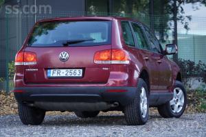 Sarkans Volkswagen Touareg 2005 Rīga, ar dzinēja tilpumu 2.50 L un nobraukumu 268 tūkst. km par 2490 €, foto 8 vietnē AUTOMOTO.COM.LV