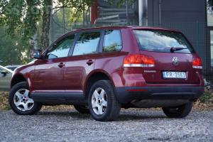 Sarkans Volkswagen Touareg 2005 Rīga, ar dzinēja tilpumu 2.50 L un nobraukumu 268 tūkst. km par 2490 €, foto 12 vietnē AUTOMOTO.COM.LV