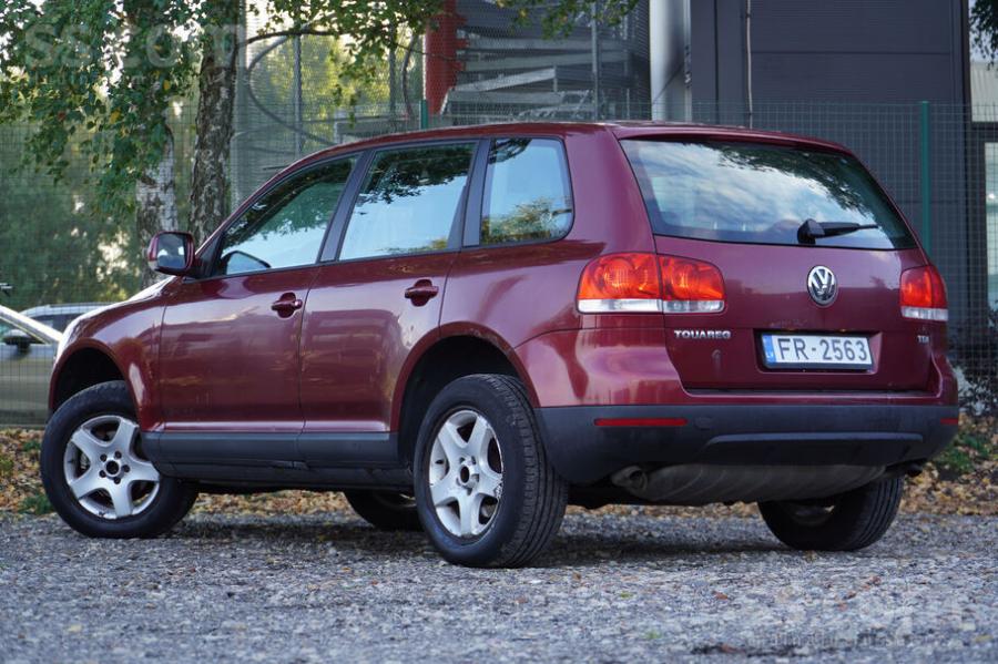 Sarkans Volkswagen Touareg 2005 Rīga, ar dzinēja tilpumu 2.50 L un nobraukumu 268 tūkst. km par 2490 €, foto 12 vietnē AUTOMOTO.COM.LV