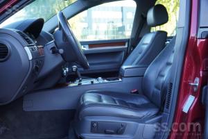 Sarkans Volkswagen Touareg 2005 Rīga, ar dzinēja tilpumu 2.50 L un nobraukumu 268 tūkst. km par 2490 €, foto 15 vietnē AUTOMOTO.COM.LV