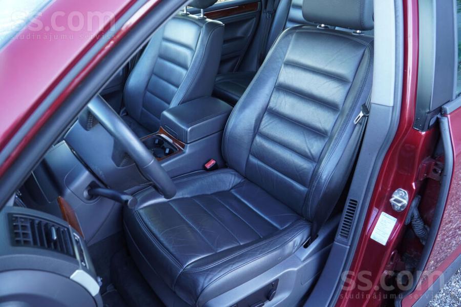 Sarkans Volkswagen Touareg 2005 Rīga, ar dzinēja tilpumu 2.50 L un nobraukumu 268 tūkst. km par 2490 €, foto 16 vietnē AUTOMOTO.COM.LV
