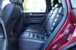 Sarkans Volkswagen Touareg 2005 Rīga, ar dzinēja tilpumu 2.50 L un nobraukumu 268 tūkst. km par 2490 €, foto 17 vietnē AUTOMOTO.COM.LV