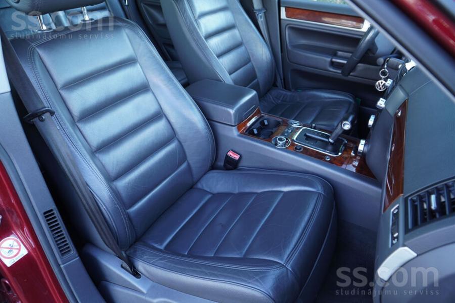 Sarkans Volkswagen Touareg 2005 Rīga, ar dzinēja tilpumu 2.50 L un nobraukumu 268 tūkst. km par 2490 €, foto 19 vietnē AUTOMOTO.COM.LV