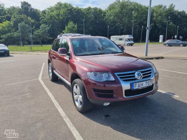 Red Volkswagen Touareg 2007 in Klaipeda, with an engine capacity of 2.50 L and mileage of 219 thousand km for 3700 €, photo 1 on AUTOMOTO.COM.LV