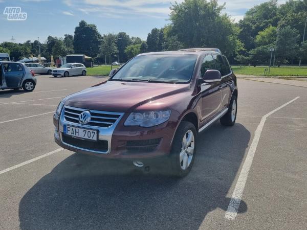 Red Volkswagen Touareg 2007 in Klaipeda, with an engine capacity of 2.50 L and mileage of 219 thousand km for 3700 €, photo 2 on AUTOMOTO.COM.LV