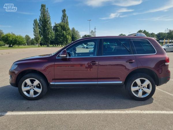 Red Volkswagen Touareg 2007 in Klaipeda, with an engine capacity of 2.50 L and mileage of 219 thousand km for 3700 €, photo 3 on AUTOMOTO.COM.LV