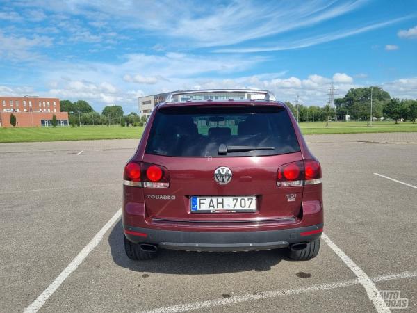 Red Volkswagen Touareg 2007 in Klaipeda, with an engine capacity of 2.50 L and mileage of 219 thousand km for 3700 €, photo 5 on AUTOMOTO.COM.LV