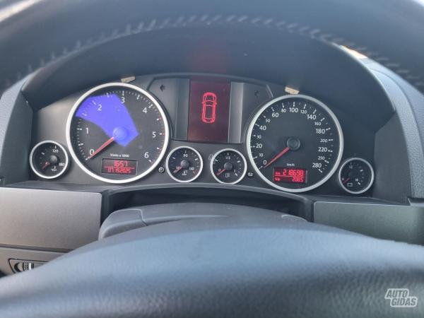 Red Volkswagen Touareg 2007 in Klaipeda, with an engine capacity of 2.50 L and mileage of 219 thousand km for 3700 €, photo 9 on AUTOMOTO.COM.LV