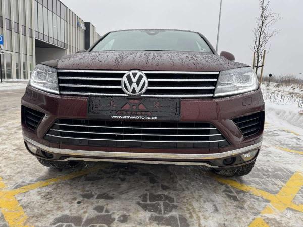 Sarkans Volkswagen Touareg 2017 Viļņa, ar dzinēja tilpumu 3.60 L un nobraukumu 309 tūkst. km par 12900 €, foto 3 vietnē AUTOMOTO.COM.LV