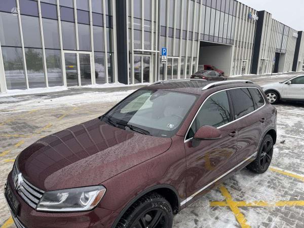 Sarkans Volkswagen Touareg 2017 Viļņa, ar dzinēja tilpumu 3.60 L un nobraukumu 309 tūkst. km par 12900 €, foto 4 vietnē AUTOMOTO.COM.LV