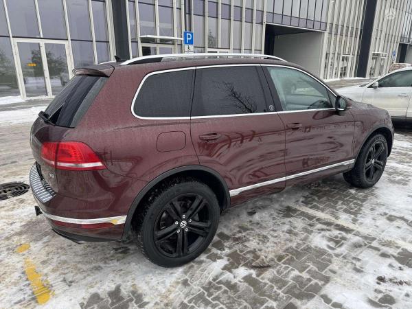 Sarkans Volkswagen Touareg 2017 Viļņa, ar dzinēja tilpumu 3.60 L un nobraukumu 309 tūkst. km par 12900 €, foto 5 vietnē AUTOMOTO.COM.LV