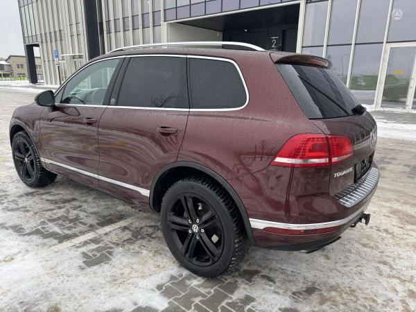 Sarkans Volkswagen Touareg 2017 Viļņa, ar dzinēja tilpumu 3.60 L un nobraukumu 309 tūkst. km par 12900 €, foto 10 vietnē AUTOMOTO.COM.LV