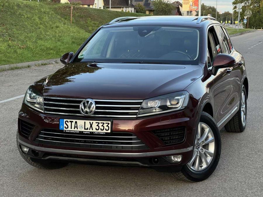 Sarkans Volkswagen Touareg 2017 Jonava, ar dzinēja tilpumu 3.00 L un nobraukumu 247 tūkst. km par 15999 €, foto 1 vietnē AUTOMOTO.COM.LV