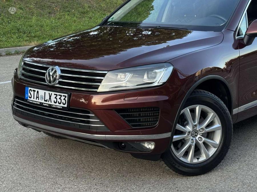 Sarkans Volkswagen Touareg 2017 Jonava, ar dzinēja tilpumu 3.00 L un nobraukumu 247 tūkst. km par 15999 €, foto 5 vietnē AUTOMOTO.COM.LV