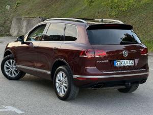 Sarkans Volkswagen Touareg 2017 Jonava, ar dzinēja tilpumu 3.00 L un nobraukumu 247 tūkst. km par 15999 €, foto 7 vietnē AUTOMOTO.COM.LV