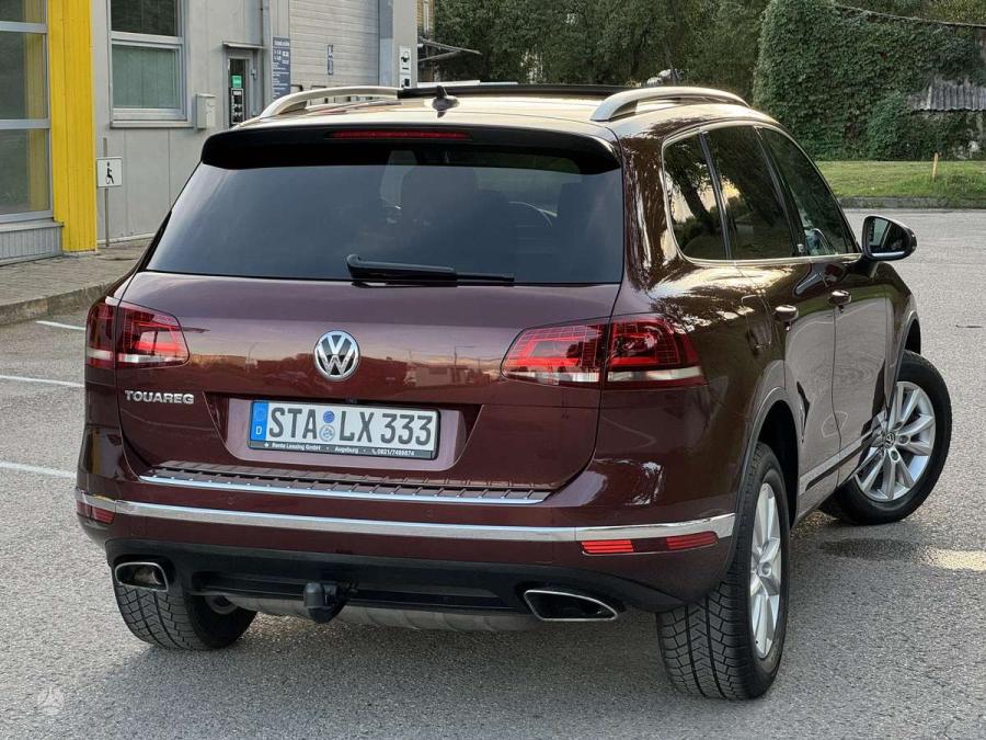 Sarkans Volkswagen Touareg 2017 Jonava, ar dzinēja tilpumu 3.00 L un nobraukumu 247 tūkst. km par 15999 €, foto 10 vietnē AUTOMOTO.COM.LV