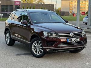 Sarkans Volkswagen Touareg 2017 Jonava, ar dzinēja tilpumu 3.00 L un nobraukumu 247 tūkst. km par 15999 €, foto 14 vietnē AUTOMOTO.COM.LV
