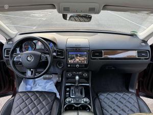 Sarkans Volkswagen Touareg 2017 Jonava, ar dzinēja tilpumu 3.00 L un nobraukumu 247 tūkst. km par 15999 €, foto 33 vietnē AUTOMOTO.COM.LV