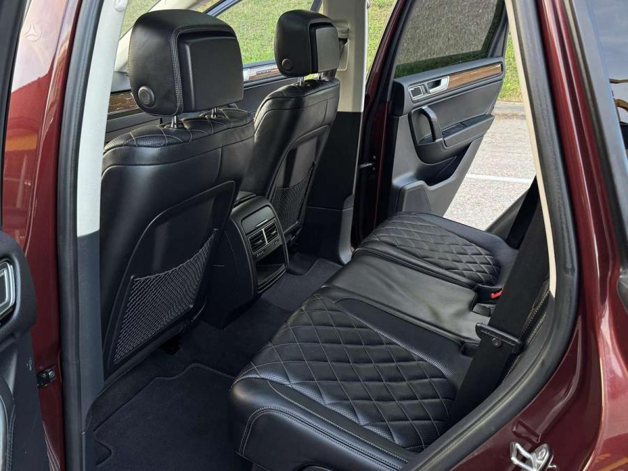 Sarkans Volkswagen Touareg 2017 Jonava, ar dzinēja tilpumu 3.00 L un nobraukumu 247 tūkst. km par 15999 €, foto 34 vietnē AUTOMOTO.COM.LV