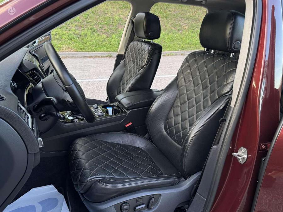 Sarkans Volkswagen Touareg 2017 Jonava, ar dzinēja tilpumu 3.00 L un nobraukumu 247 tūkst. km par 15999 €, foto 37 vietnē AUTOMOTO.COM.LV