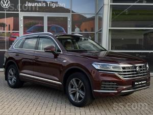 Red Volkswagen Touareg 2021 in Valmiera, with an engine capacity of 3.00 L and mileage of 64 thousand km for 39900 €, photo  on AUTOMOTO.COM.LV