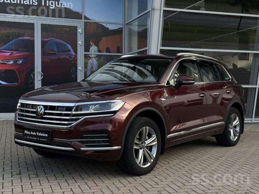 Red Volkswagen Touareg 2021 in Valmiera, with an engine capacity of 3.00 L and mileage of 64 thousand km for 39900 €, photo 4 on AUTOMOTO.COM.LV